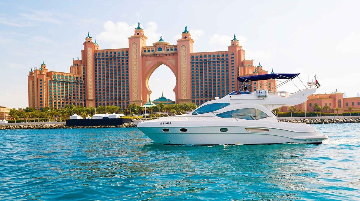 Explore the Exuberant Charm of Dubai: A Fusion of Tradition and Modernity